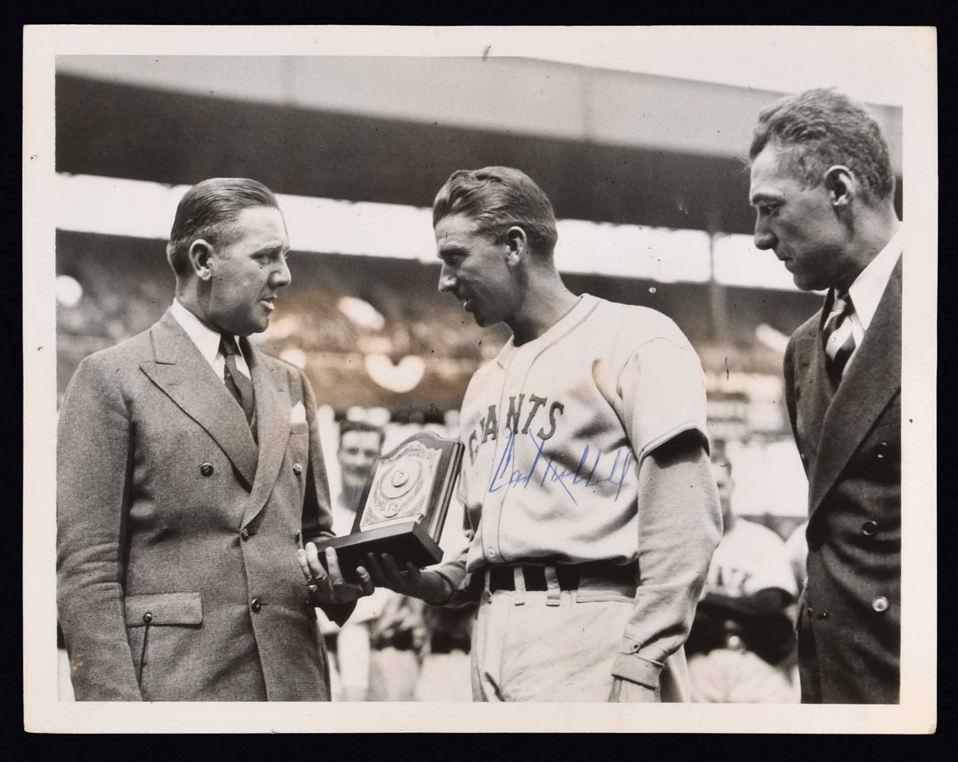 1937 Carl Hubbell Signed Original News Photograph PSA/DNA Type 1 | REA ...