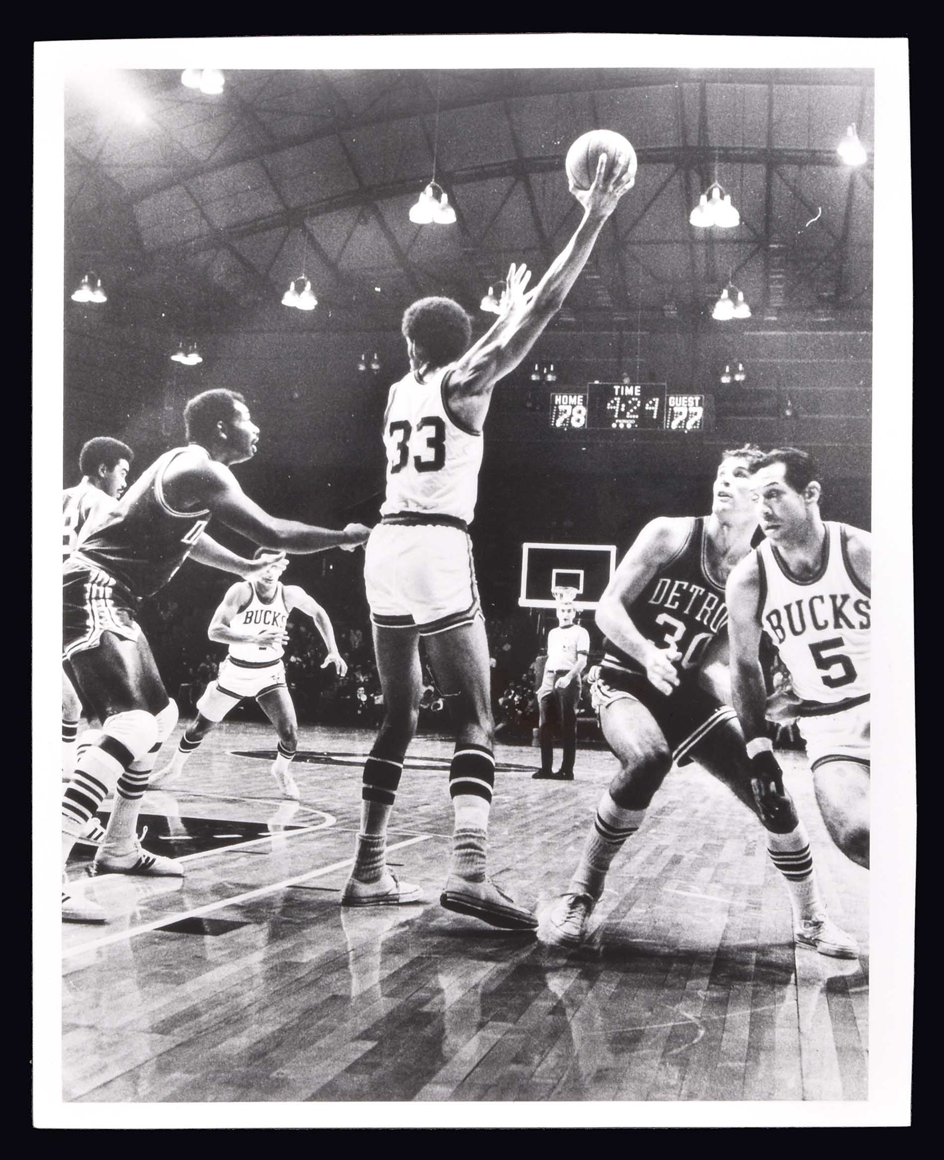 1969 Lew Alcindor Rookie-Season Original News Photograph PSA/DNA Type 1 ...